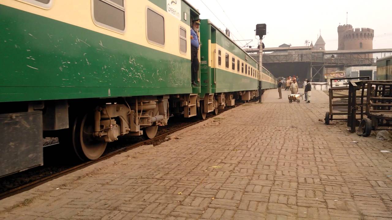 Pakistan Railways:5up Green Line departuring Lahore Junction - YouTube