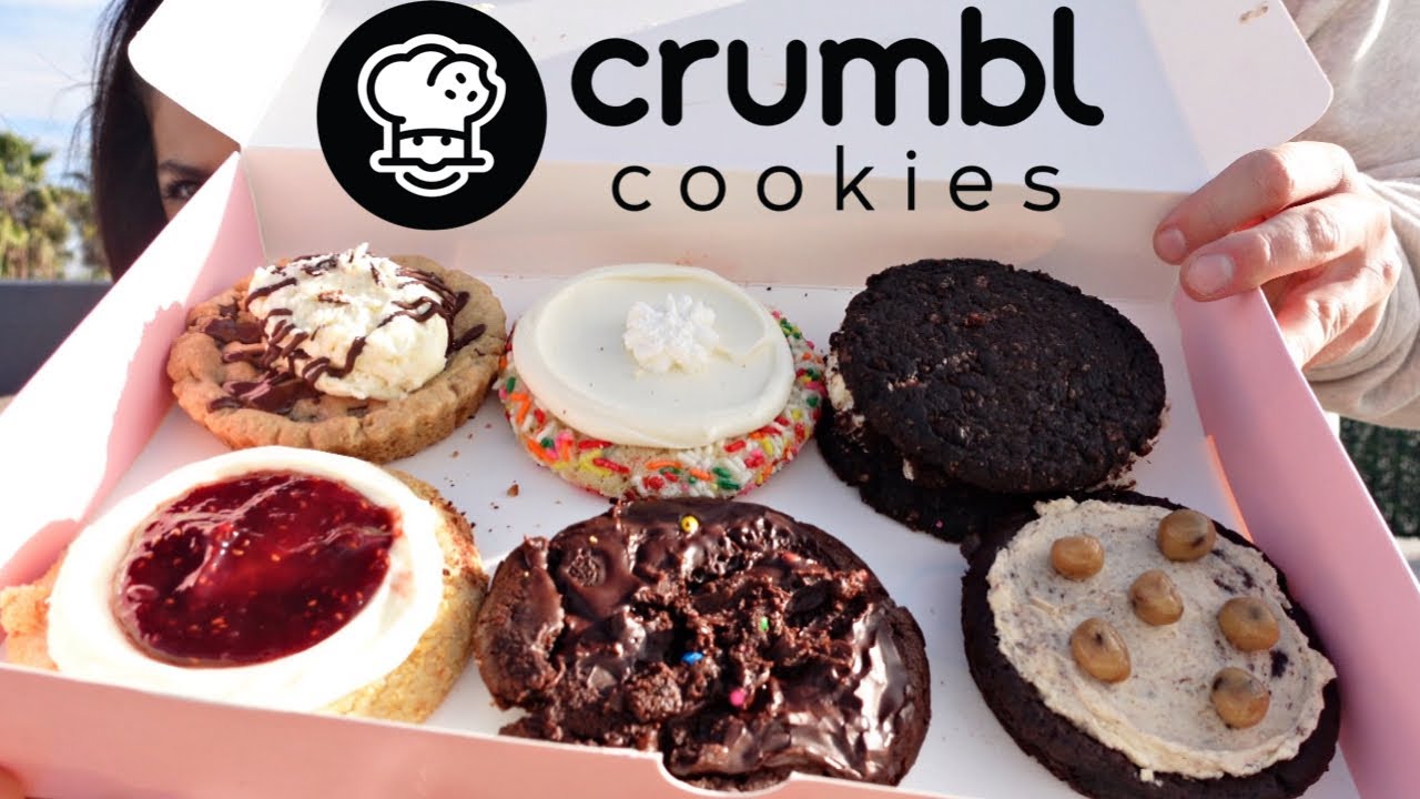 CRUMBL COOKIES REVIEW! Skillet Cookie, Oreo Sandwhich, Blueberry Muffin ...
