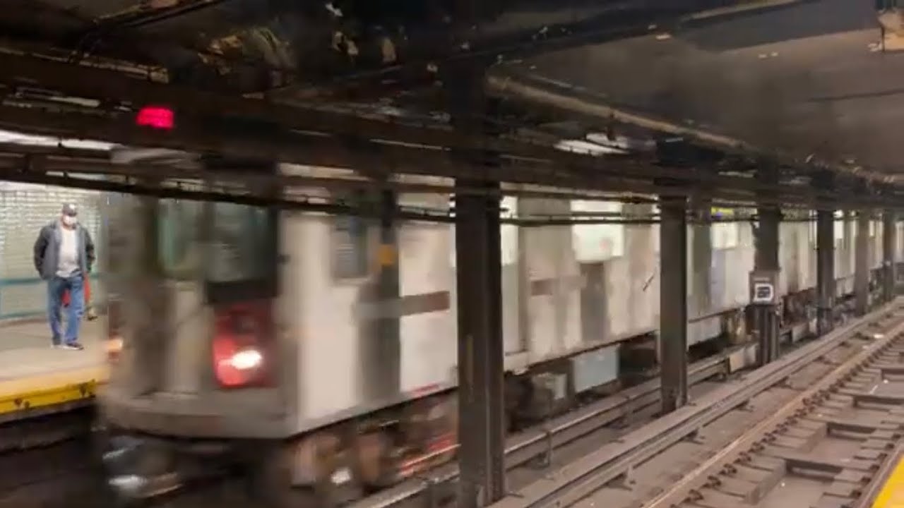 R142 2 Train arriving - YouTube