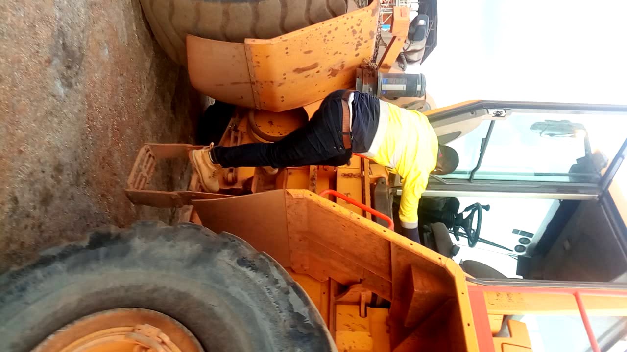 Multi skills operator - YouTube