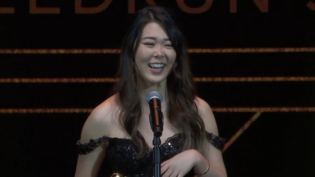 ExtraEmily On Presenting An Award At Streamer Awards... - YouTube