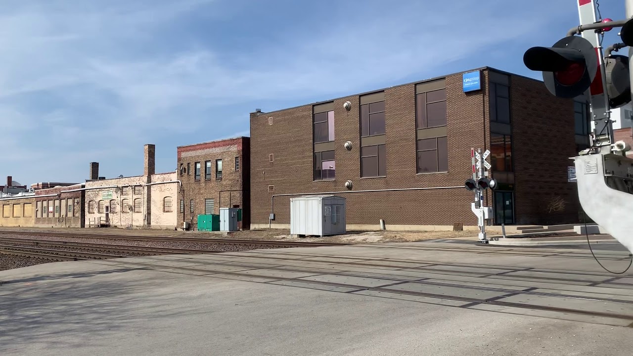 New Metra 176 downtown wheaton IL - YouTube