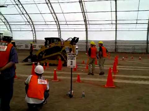 BACKHOE RODEO 2011 SKID STEER CHALLENGE JEREMY - YouTube