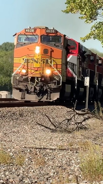Ferromex Zebra SD70ACe trailing on Very fast BNSF Grain train! #ferromex #bnsf #bnsfrailway ...