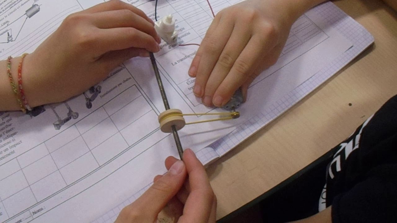 Transmettre le mouvement de rotation du moteur aux roues - YouTube