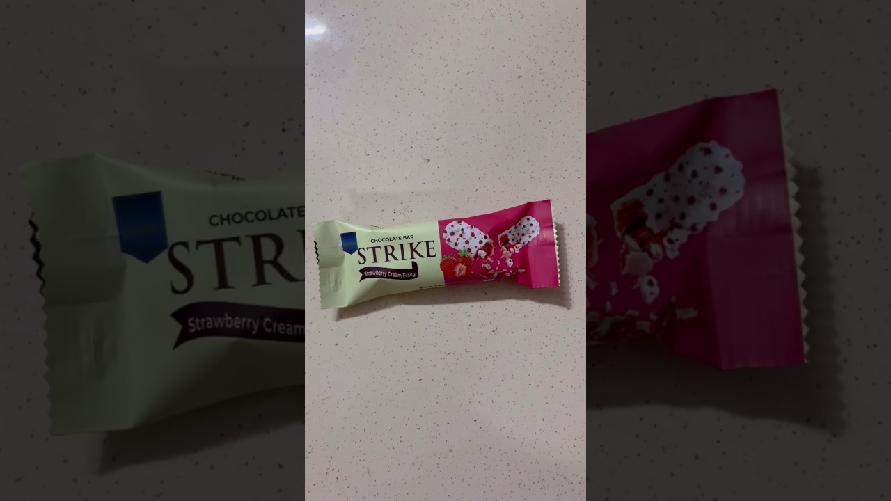 StrikeChocolateBar#chocolate #bar #strawberry #crunchy #wafer #asmr # ...