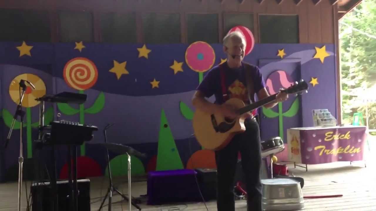 Erick Traplin - Bubbles (Live @ Santas Village Bracebridge) - YouTube