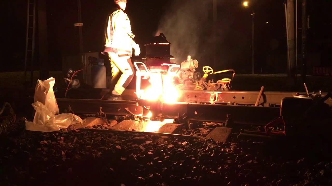 Thermite welding at night - YouTube