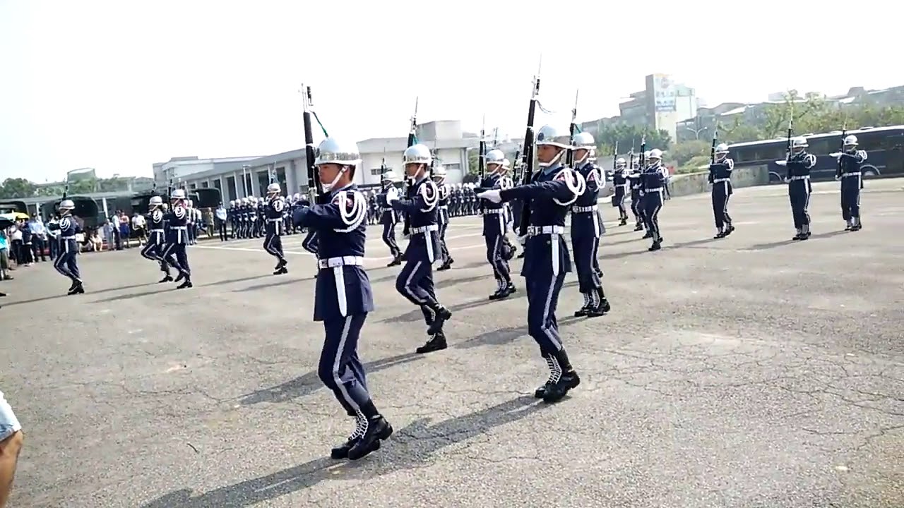 周明聖 2015 11 07 空軍儀隊 Taiwan Air Force Honor Guard - YouTube