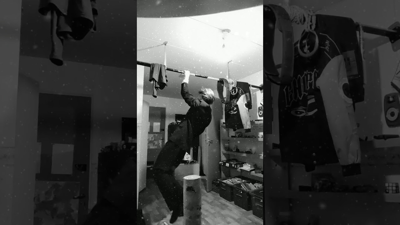 6 One Arm Pull Ups + Front Lever Pull Up Attemp - YouTube