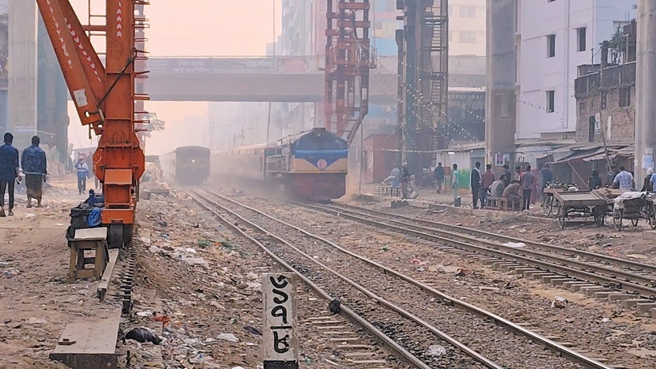 Double line crossing Between Jamuna Express & Mohanagar Provati Express ...