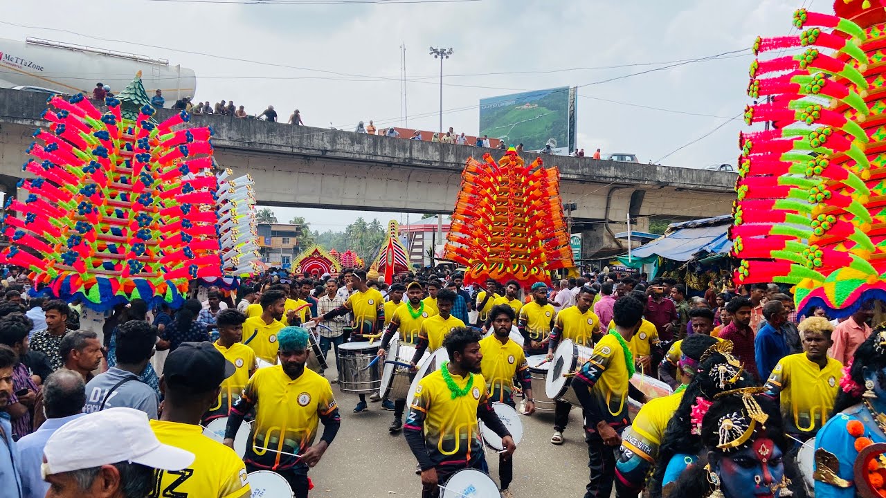 Nasik dhol full bass | കൊടകരയെ ശബ്ദവിസ്മയത്തിലാറാടിച്ച Dhol djz - YouTube