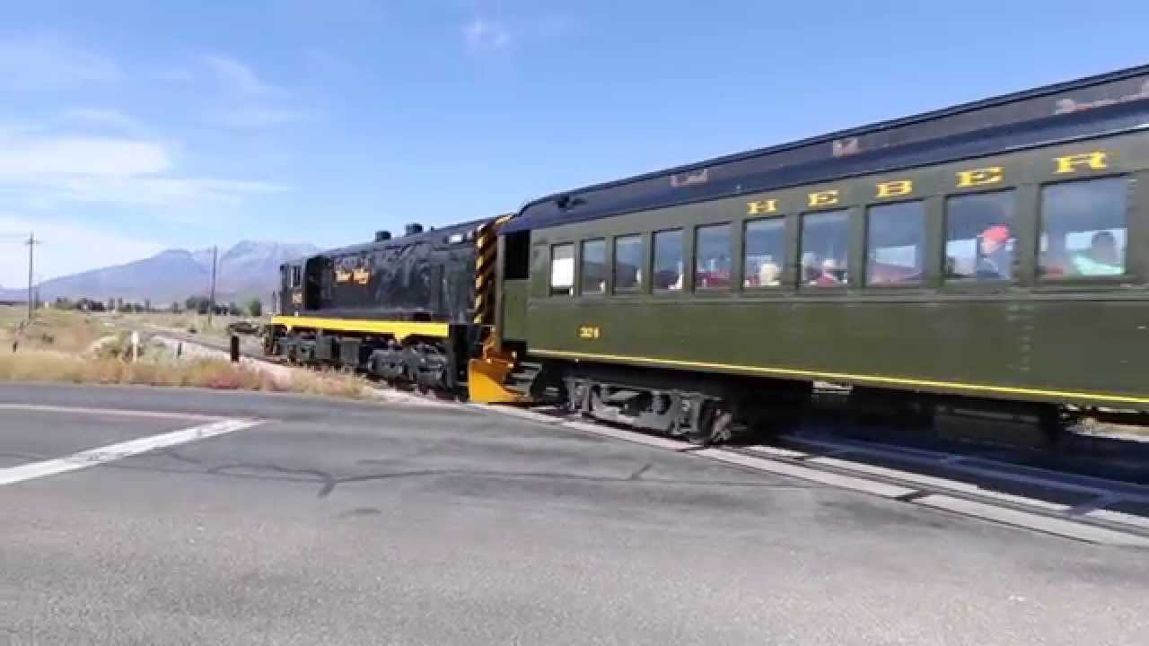 Heber Valley Railroad Train at level crossing - YouTube