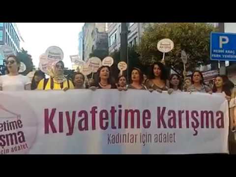 İstanbul Kadıköy'de kadınların  'KIYAFETİME KARIŞMA' eylemi