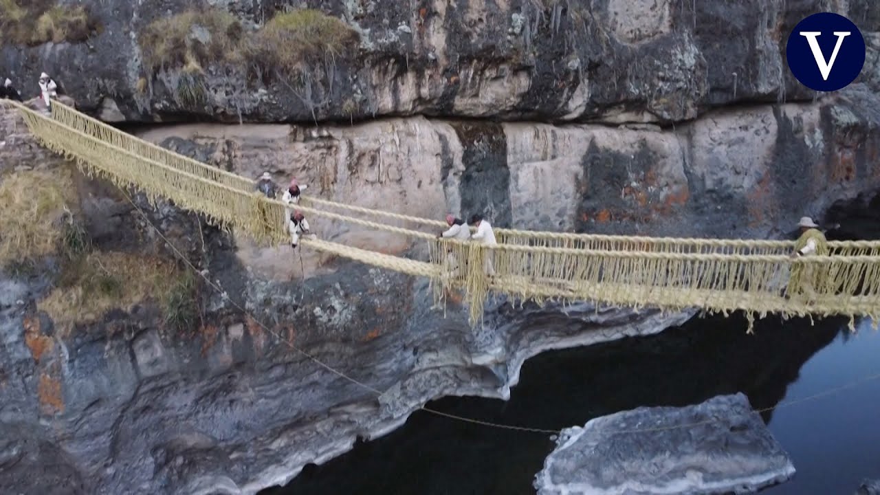 El puente inca de seis siglos que renace cada año en Perú - YouTube