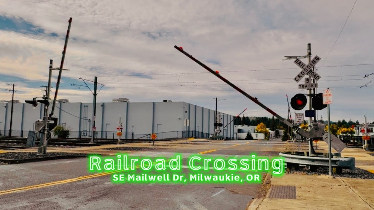 Railroad Crossing | SE Mailwell Dr, Milwaukie, OR - YouTube