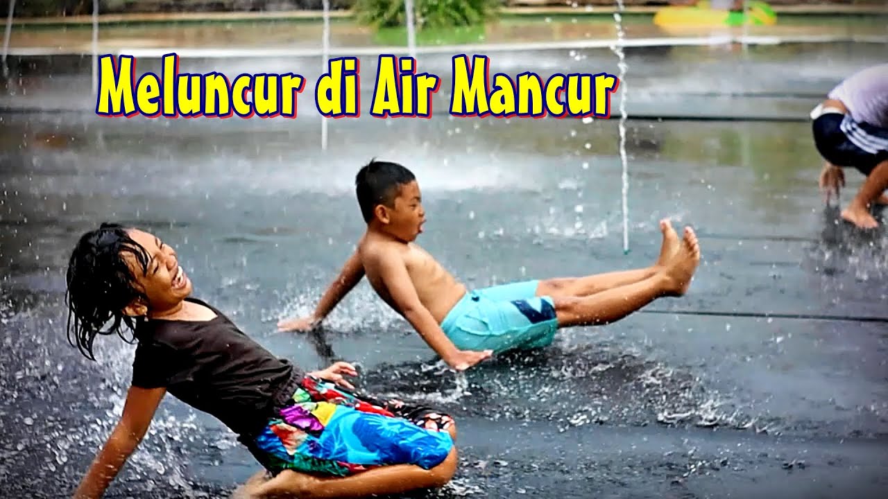 Main Seluncur Air Mancur - YouTube