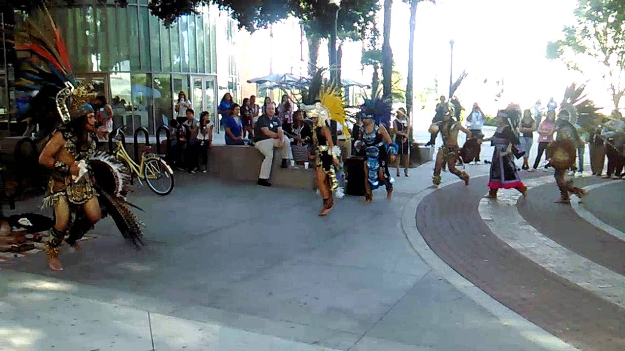 Native Aztec warriors dance - YouTube