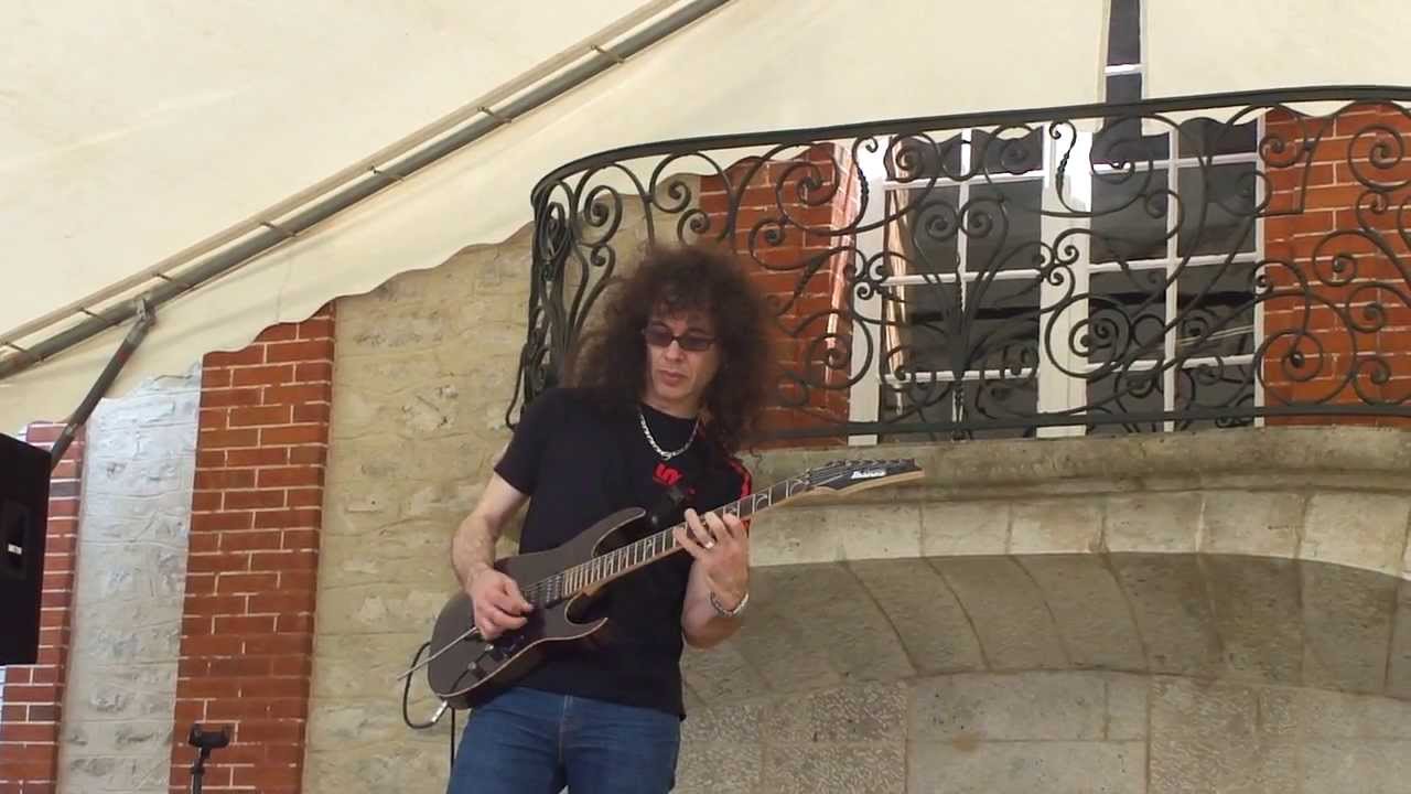 Patrick Rondat - Backhand (salon Graine de guitare 2013) - YouTube