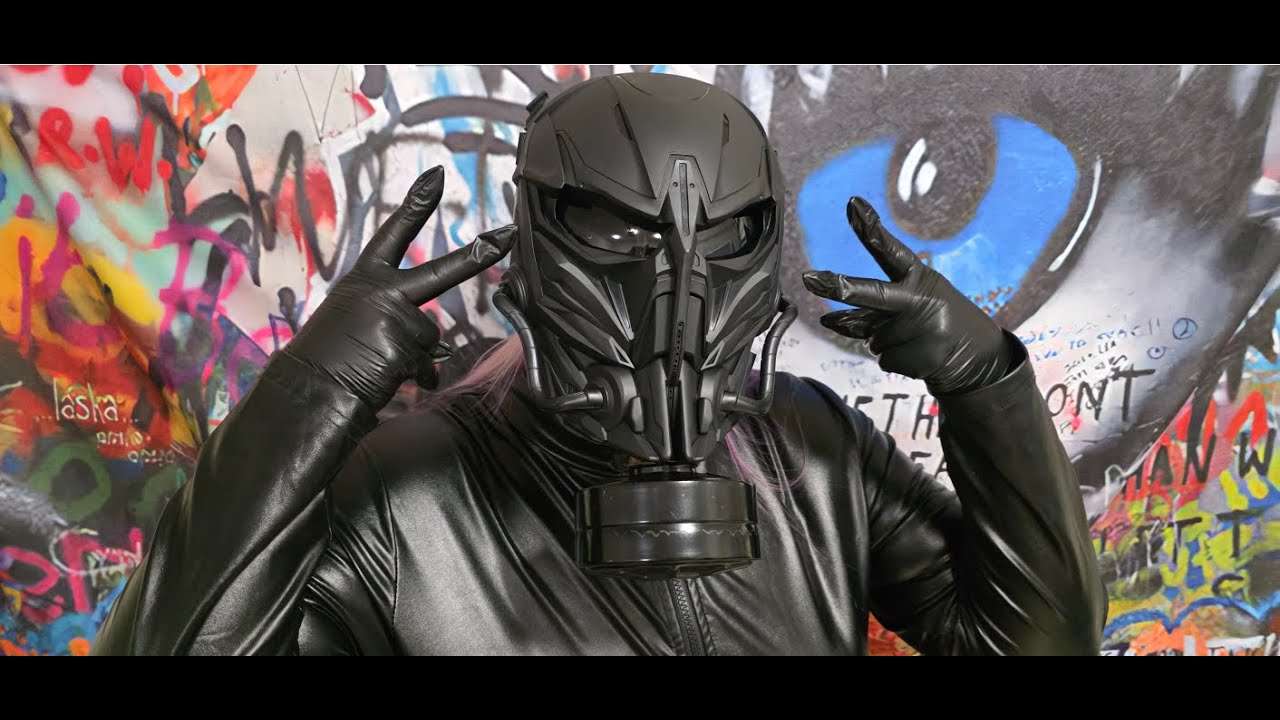 Predator Evil Alien Protection Gas Mask & Black Rubber GP5 Show & Tell ...