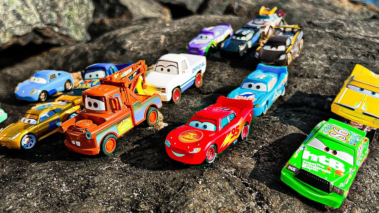Disney Pixar Cars falling into deep pool, Lightning McQueen, Tow Mater ...