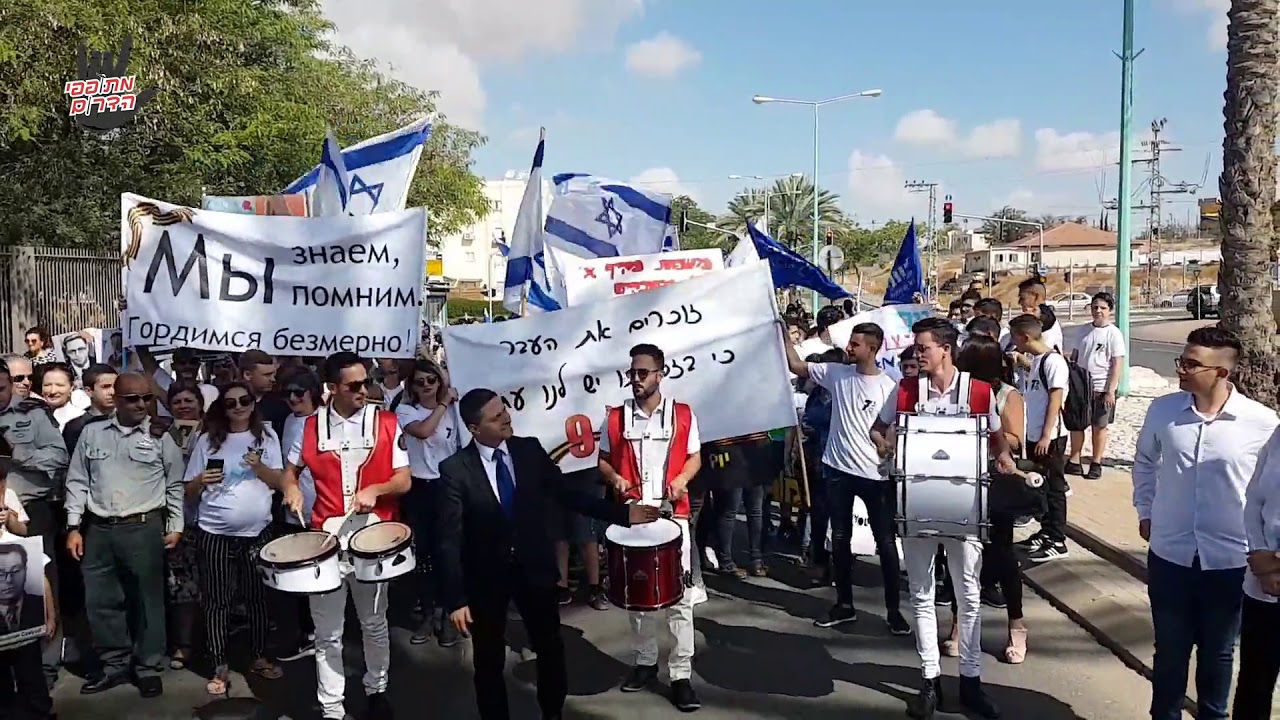 מתופפי הדרום - murching band - YouTube