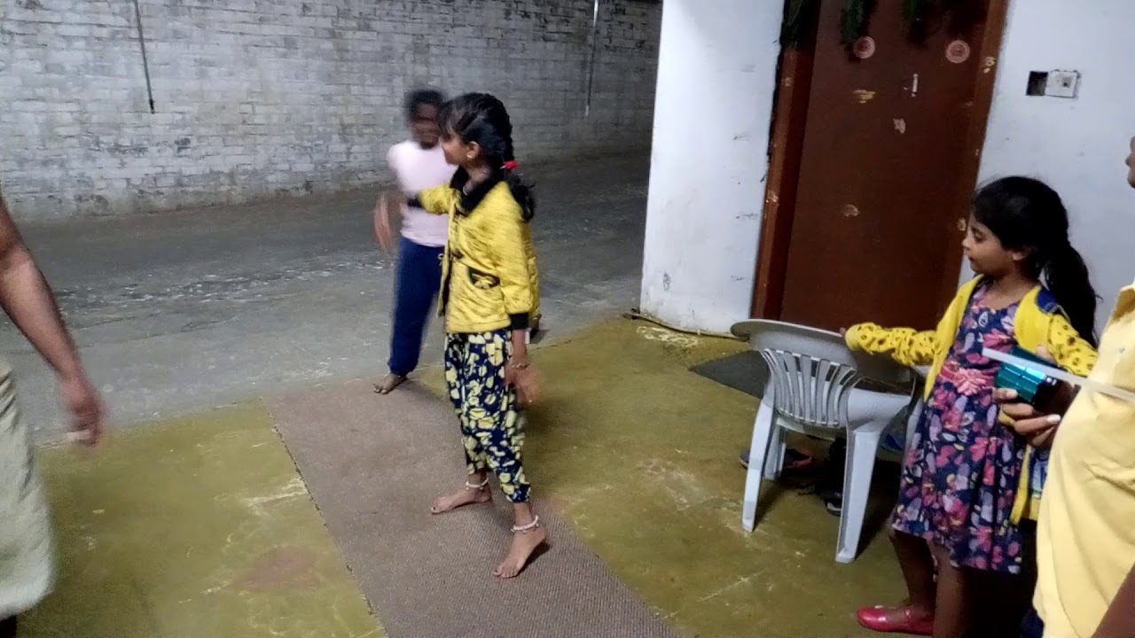 Telangana ki acchi ladki dance hai to like Jarur karna - YouTube