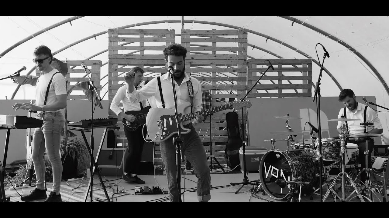 Von Cassidy - Keep The Party Polite (Live) - YouTube