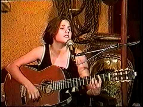 VALÉRIA COSTA - Chão de Giz (voz e violão) - YouTube