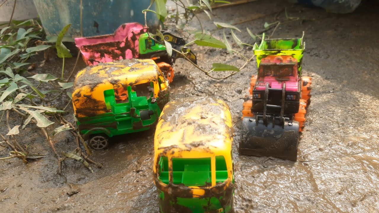 Muddy Auto Rickshaw And Tractor Help Jcb And Water Jump Muddy Cleaning ...