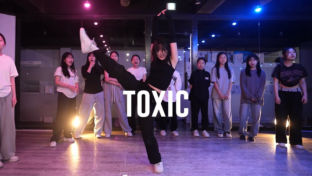 Britney Spears - Toxic Choreography DAHEEN - YouTube