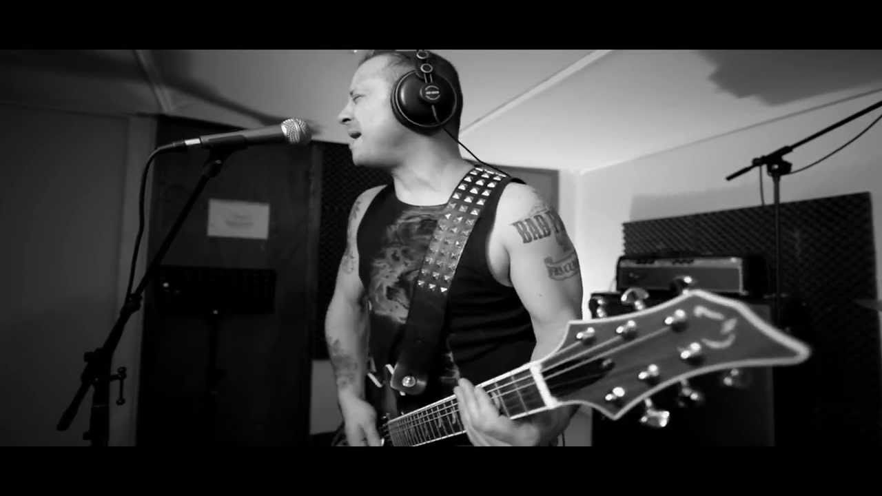 BAD PIGEONS - "Grand Petit Homme" - Clip Officiel (Inédit) - YouTube