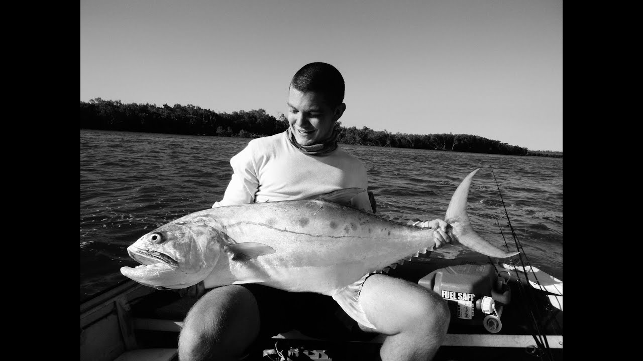 Giant Queenfish - YouTube