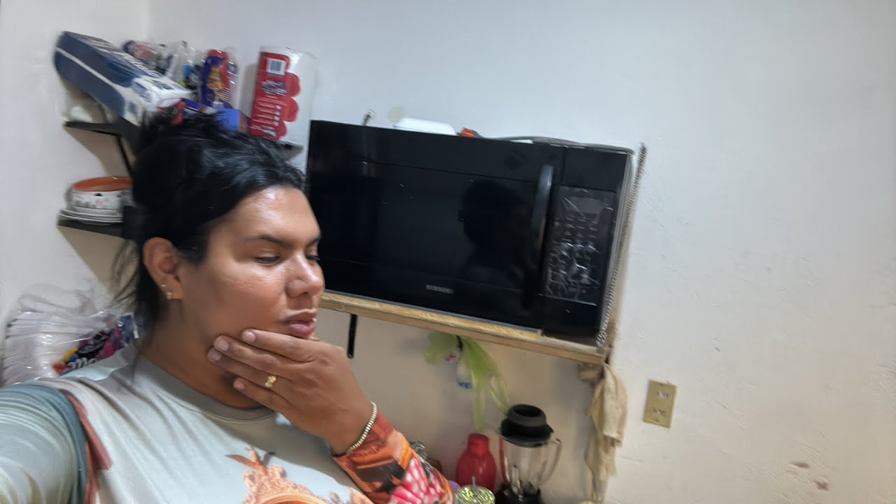 KIMBERLY IRENE | Buenas tardes vamos a darle de comer a Oscar - YouTube