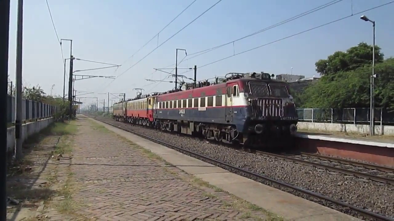 Rare Capture!!! Triplets WAG-7, & 2 WAG-5 going lights towards GZB ...