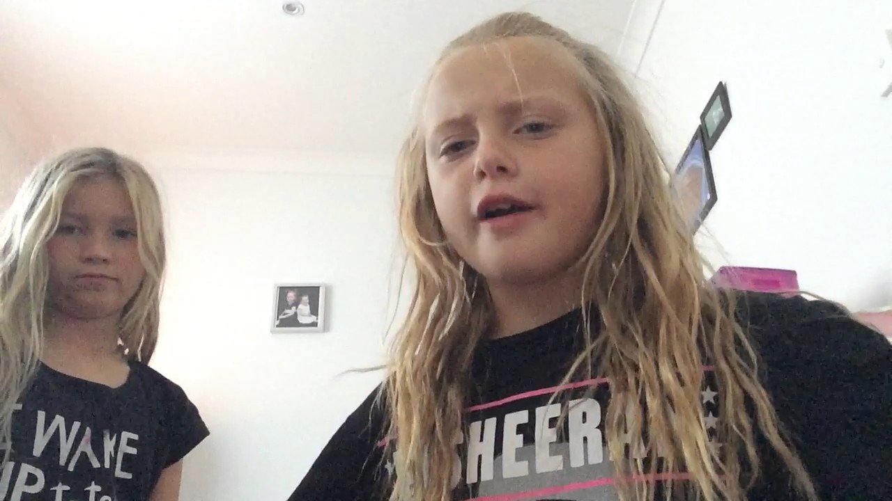 Princess Poppy's first sleepover - YouTube