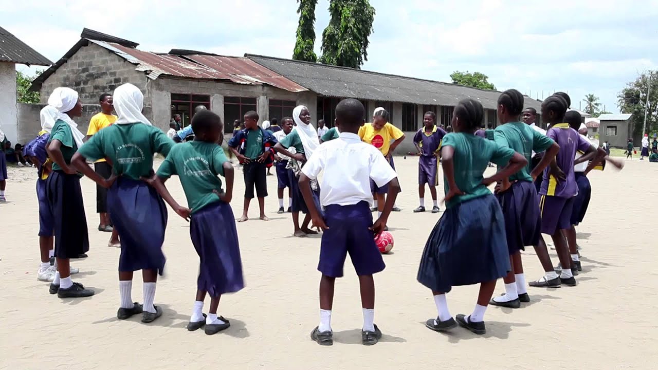 Right To Play's peacebuilding work - YouTube