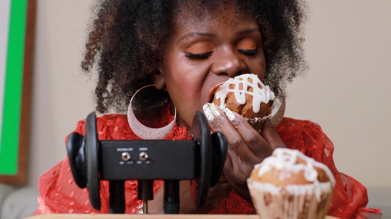 DUNKIN DONUTS PUMPKIN SPICE MUFFINS ASMR EATING SOUNDS - YouTube