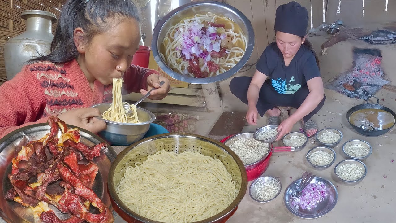 Noodles snack with Buff Soup in Village Kitchen || Buff Thukpa soup ...