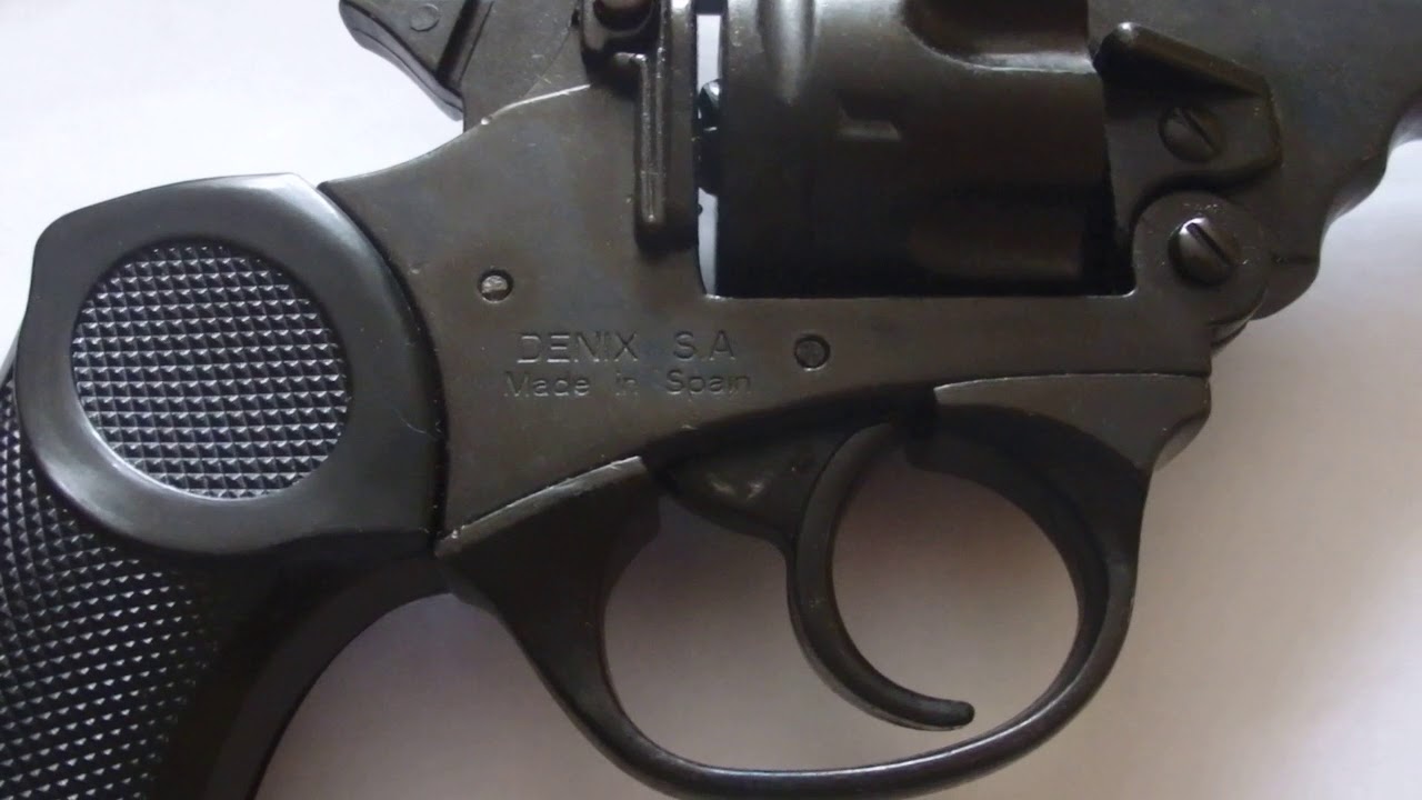 Revolver Webley MK. IV Replica from Denix - YouTube