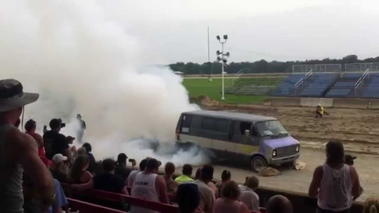 Dodge Van burnout at the 43rd National Truck-In - YouTube