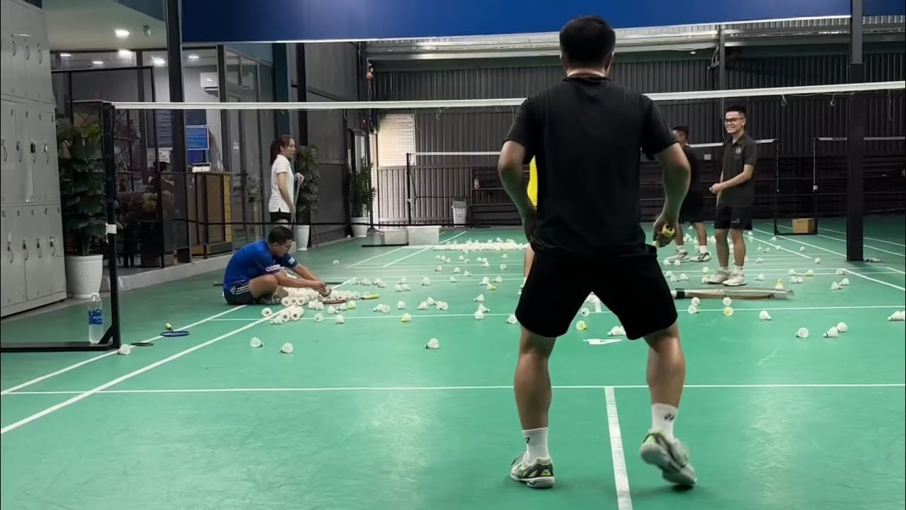 Single Badminton training - free running - YouTube