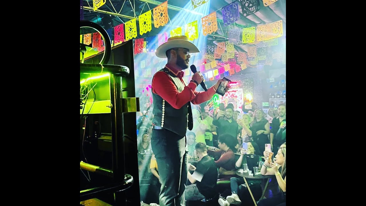 Juan Lucio - Entre Comillas (En vivo) - YouTube