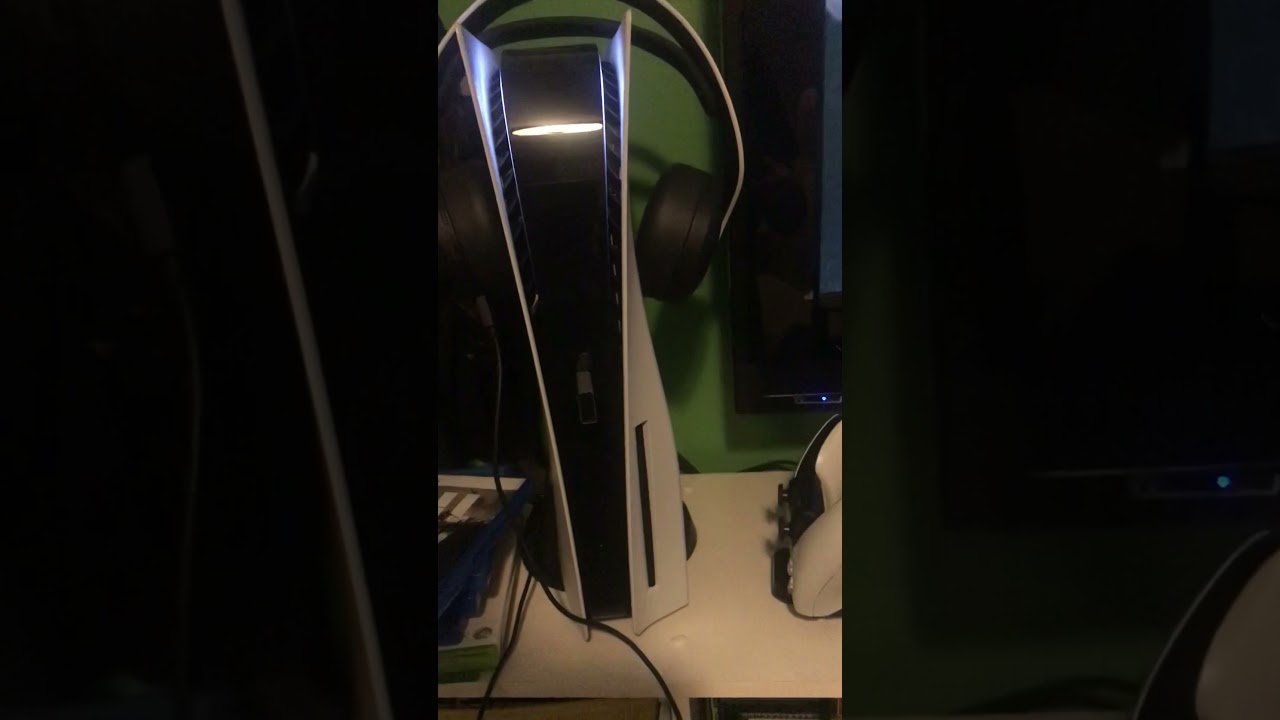 How to put a ps5 disc in the ps5 - YouTube