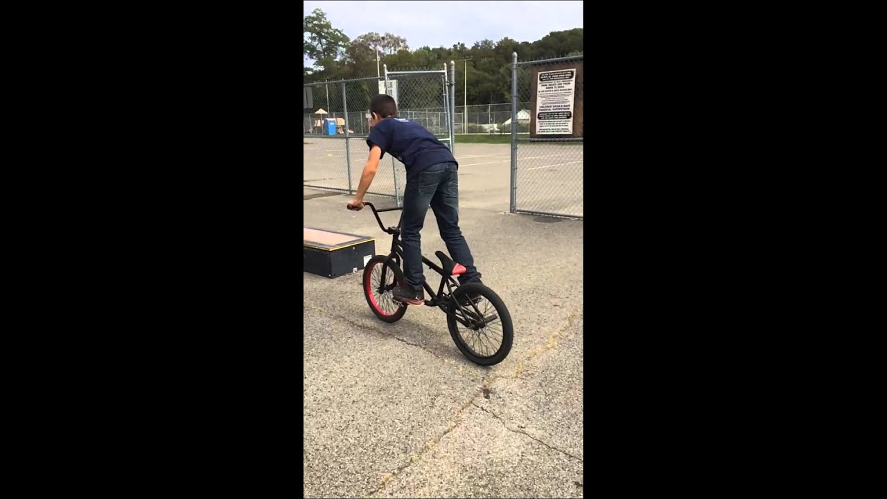 First feeble grind - YouTube