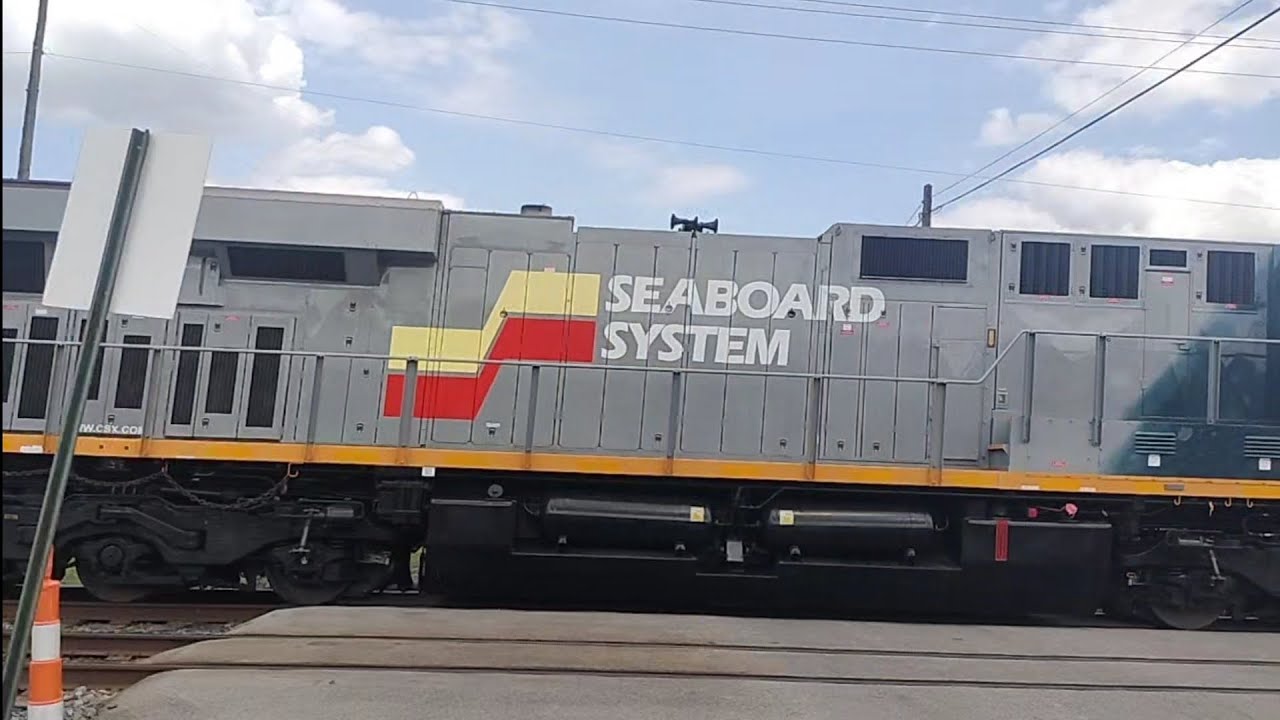 CSX Seaboard System Heritage Unit in Lowellville - YouTube