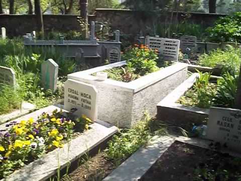 Balıkesirde Mezar Taşlarının sesi