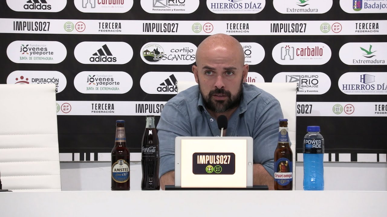 Rueda de Prensa de Luis Oliver tras el CD Badajoz 0 - 0 CD Extremadura ...