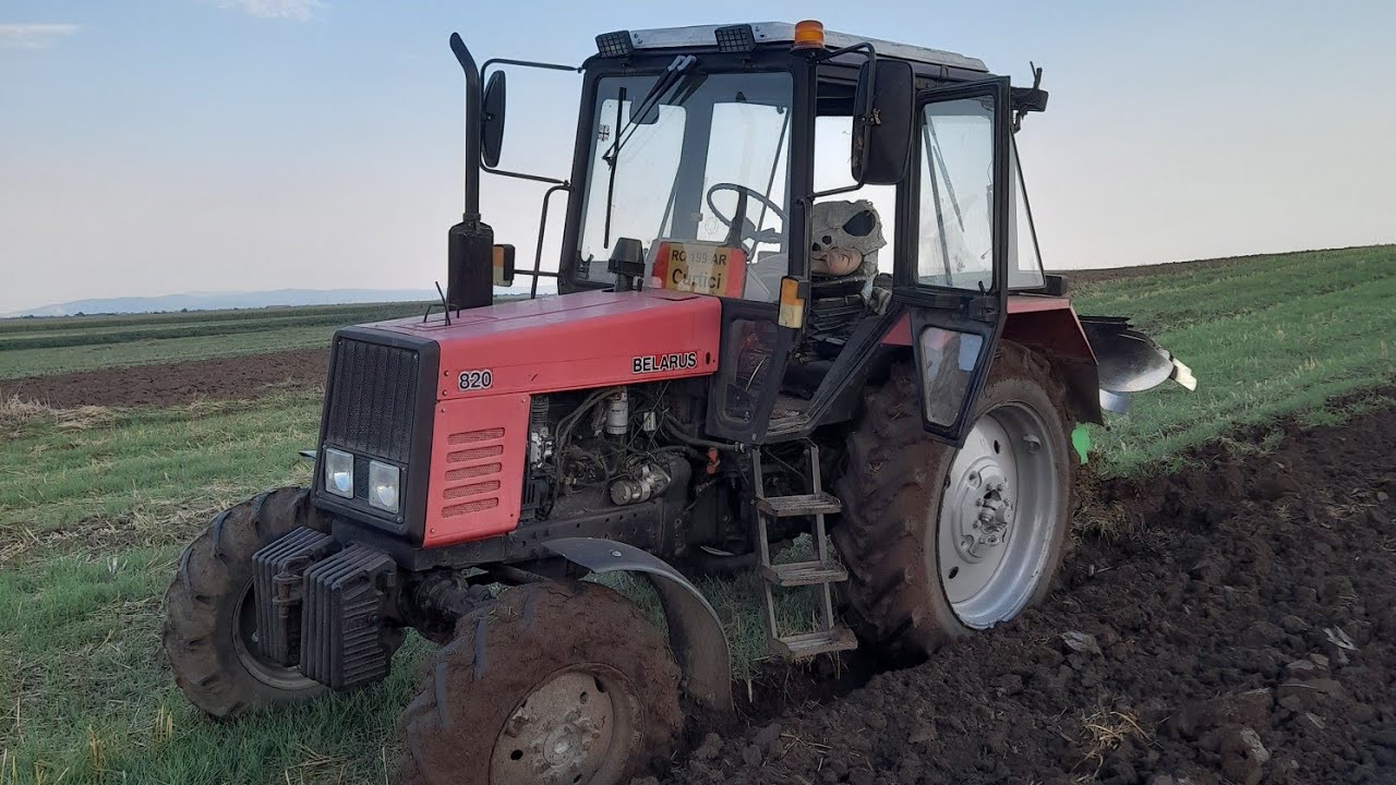 La arat cu Belarus 820 și plug Bomet Leo - YouTube
