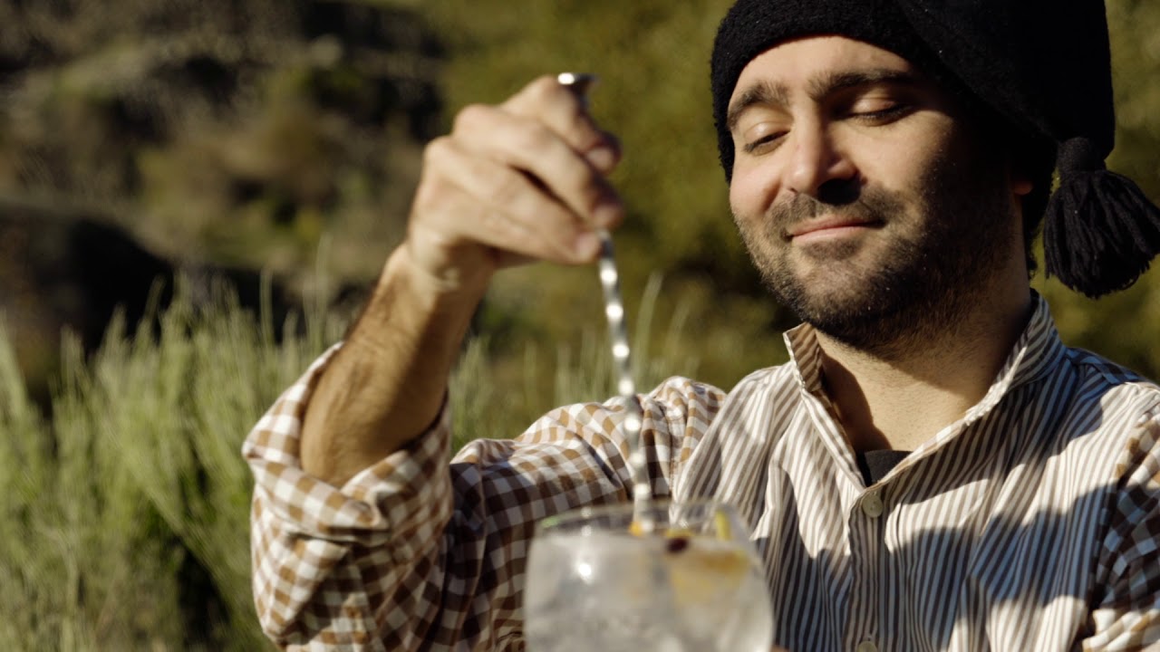 Wild Snow Dog Dry Gin - Pureza destilada na Serra da Estrela! - YouTube
